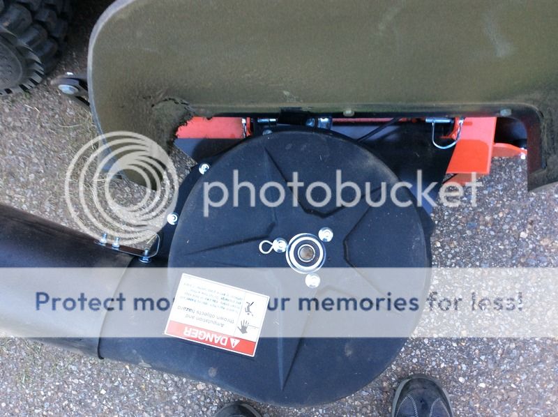 61" Fabricated Deck w/Clean Sweep Bagger and Turbo Collection System ...